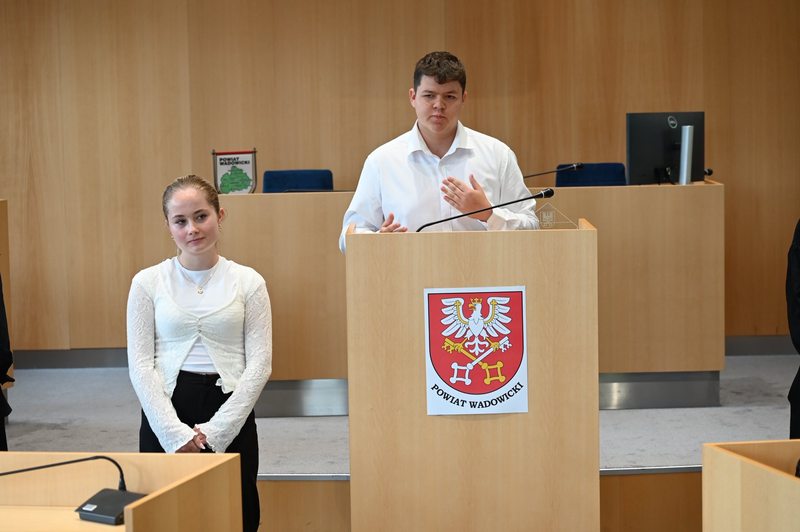 Oskar z "Tischnera" przejmuje ster. Nowa twarz w starostwie | Wadowice24.pl
