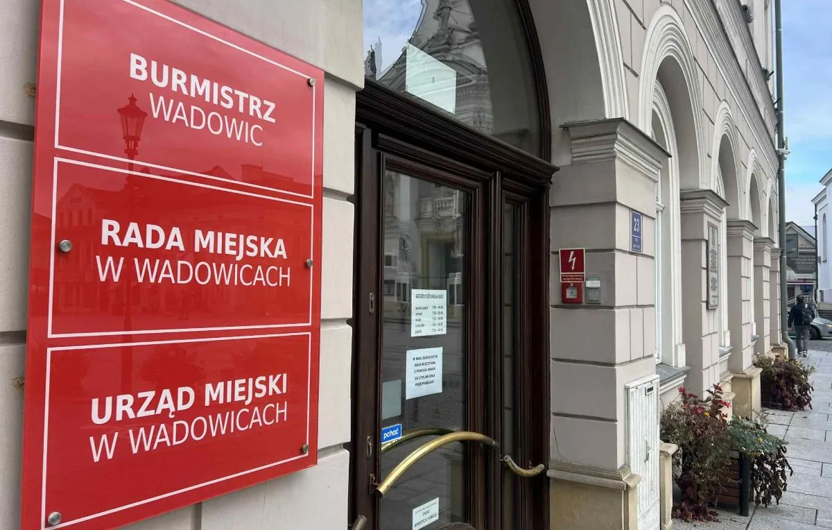 Zatorska w Wadowicach wreszcie wolna od samochodów. Piesi zachwyceni ...